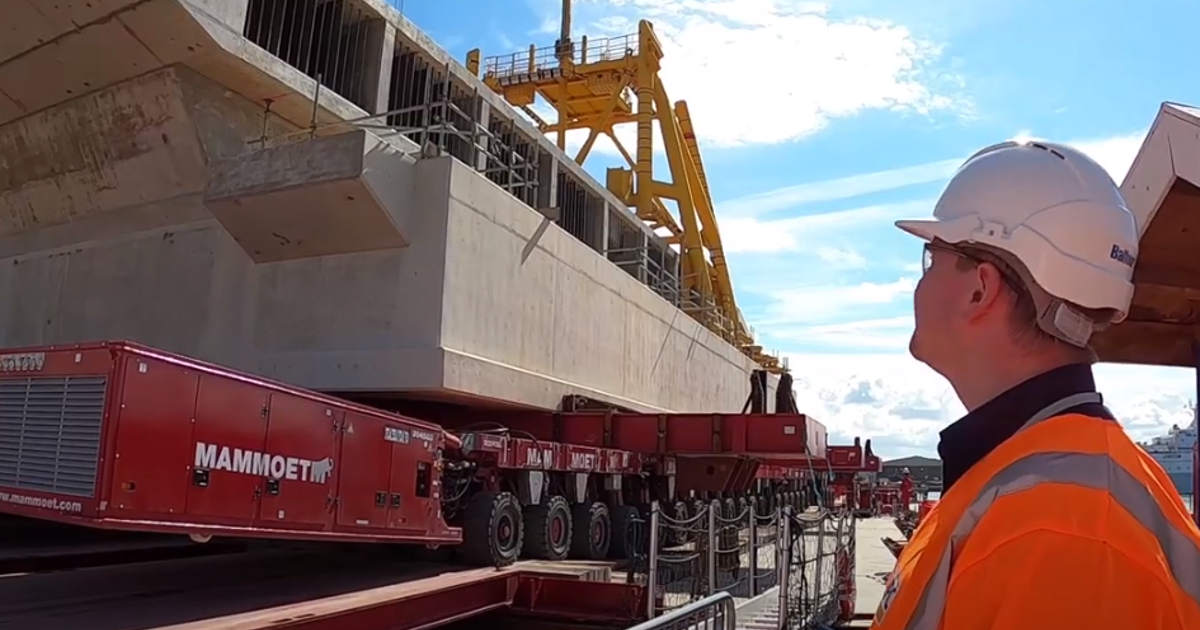 Safely loading out the intake head for Hinkley Point C